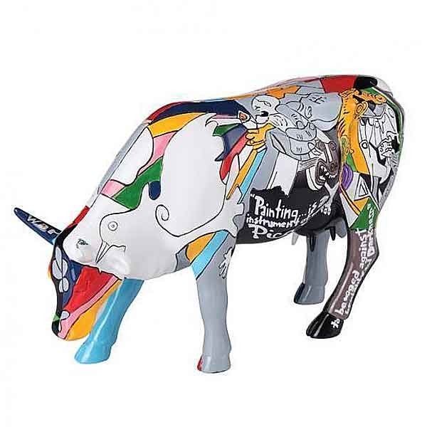 Replica of the Cow Parade exhibition, Picasso's School for the Arts.