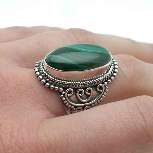 Ring of sterling silver and a naturally beautiful malachite.