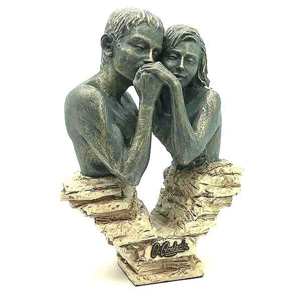 Figura llamada Cortejo, de la escultura Angeles Anglada.