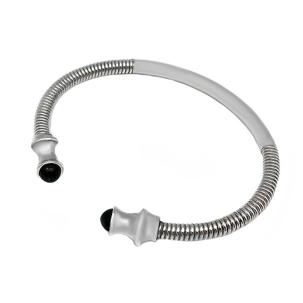 Torque elaborado en plata de ley y azabache, unisex.