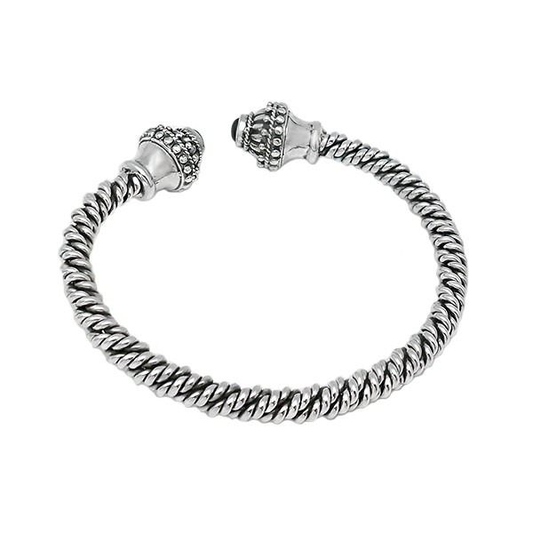 Torque entrelazado grueso con azabache: en plata y azabache.