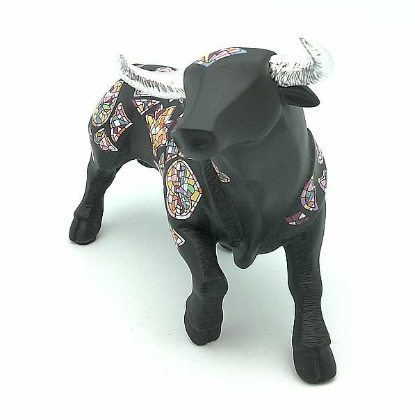 Medium bull Memory of Nadal's Studio series.