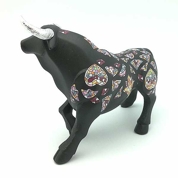 Medium bull Memory of Nadal's Studio series.